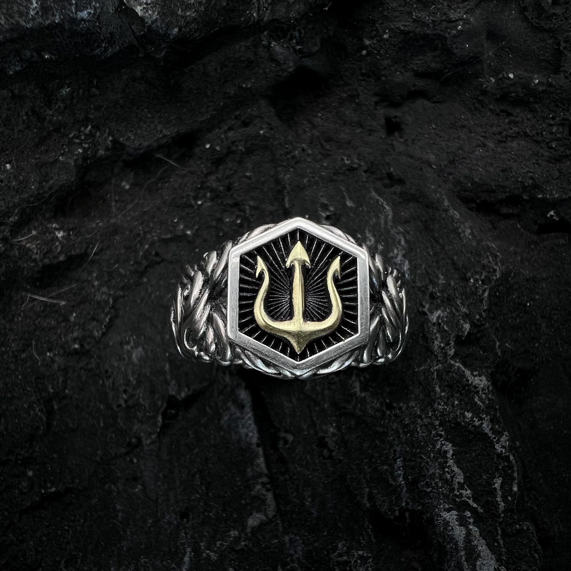 Sea King Trident Resizable Ring – Onetify